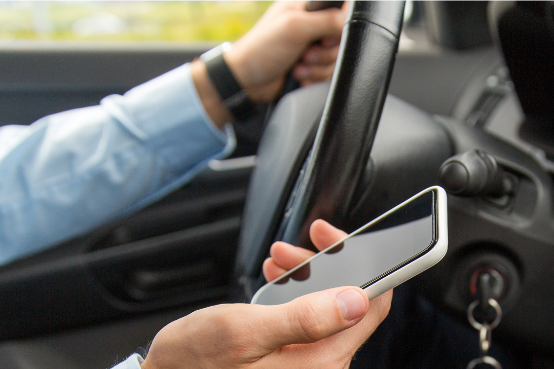 Unplug: Remove electronic distractions while driving | AXA XL